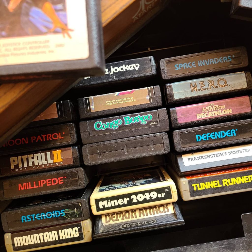 Digging Video Games (Atari Storage Unit) – Nostalgia King